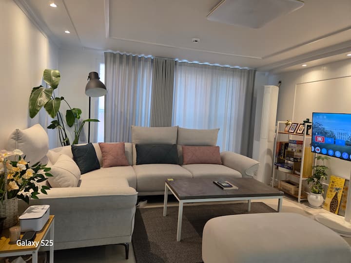 3월 특가 할인/교동ㆍ동성로/인근카페골목ㆍ맛집/ 깔끔한 감성 숙소10인/욕실2/무료주차2 - Daegu