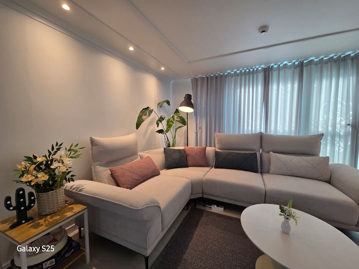 신규특가 할인/교동ㆍ동성로/인근카페골목ㆍ맛집/ 깔끔한 감성 숙소10인/욕실2/무료주차2 - Daegu