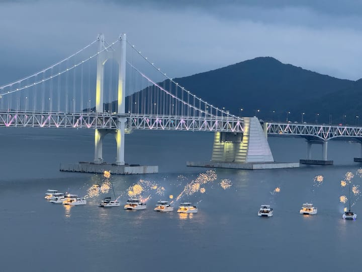 [오픈특가이벤트] 광안리오션뷰숙소/무료주차/밀락더마켓/극청결/7인/슈퍼호스트/ - Busan