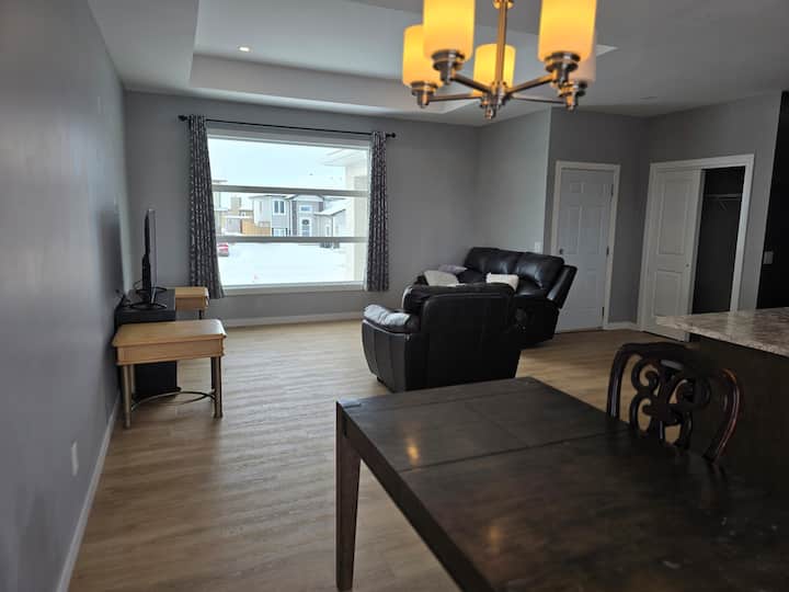 Spacious 6-bedroom Home With 2 Kitchens & 2 Baths - Steinbach