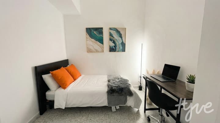 Comfortable Single Bedroom | 1 Min To Mrt - Singapore