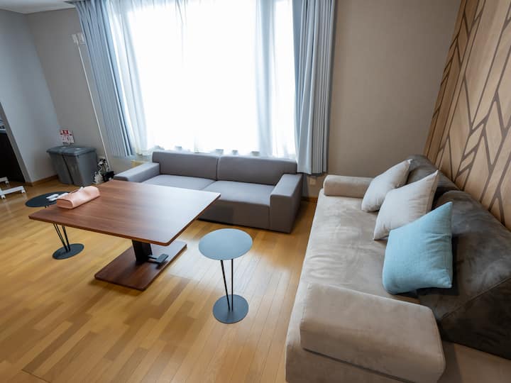 5lldk戸建/150㎡/バストイレ2/すすきの駅徒歩約20分/無料駐車場2台/キッチン2台完備 - Sapporo