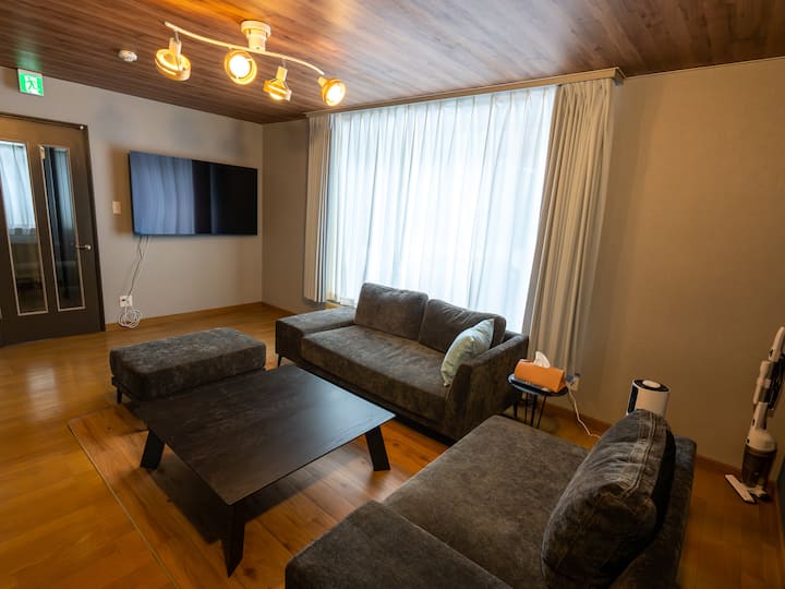 5lldk戸建/150㎡/バストイレ2/すすきの駅徒歩約20分/無料駐車場2台/キッチン2台完備 - Sapporo