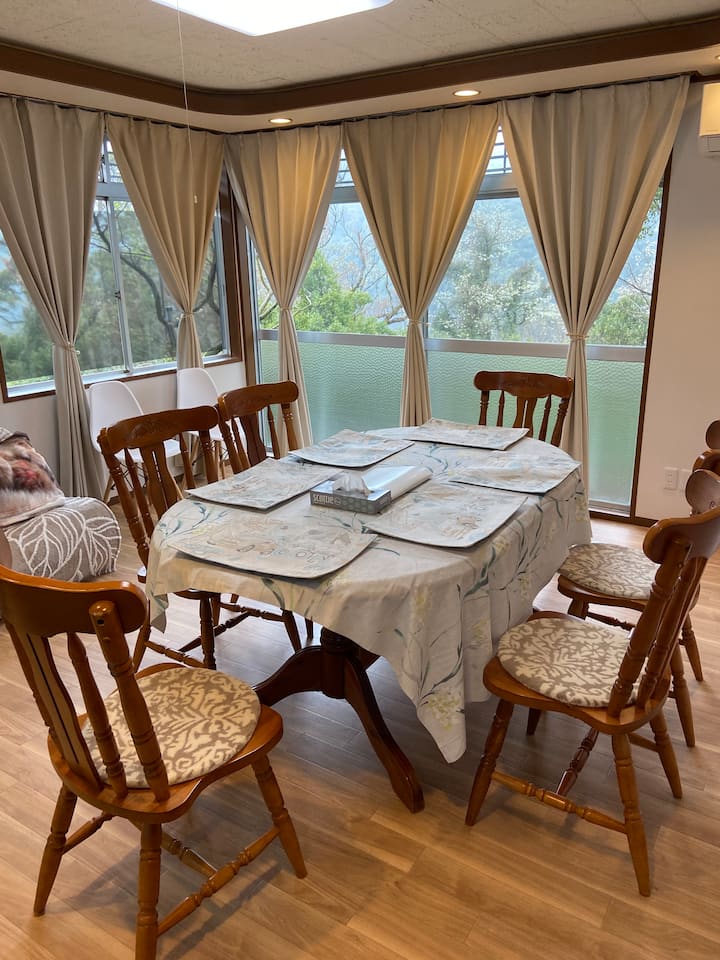 〈来宮駅車で5分〉和風一軒家丸ごと貸切だからみんなで楽しい！コテージ In フォレスト - 熱海市