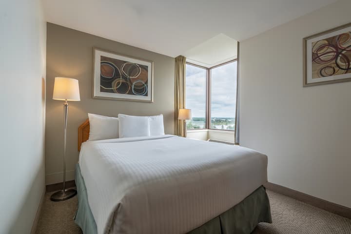 Queen Room - Cornwall, ON, Canada