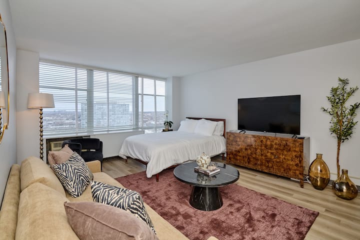 Modern Studio Near Mccormick | Gym & Rooftop - Fuller Park - Chicago