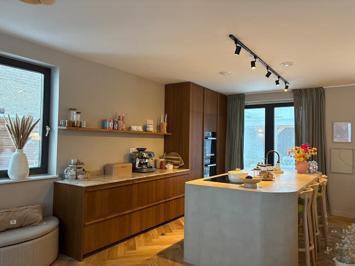 A Spacious Modern Home In Weesp With All Amenity - Amsterdam