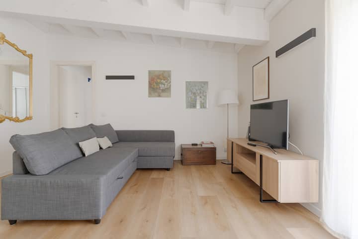 Guesthost - Cozy Apartment Porta Vittoria Area - Milan Linate Airport (LIN)
