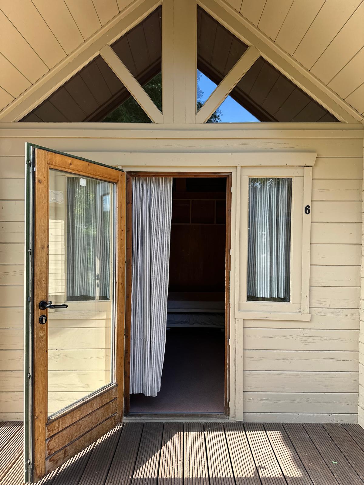 Tractor hut 8 - Camping Groenpark - Cabins for Rent in Berlare ...