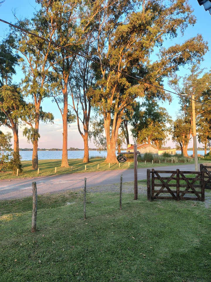 Hermosa Casa Frente A La Laguna De Monte - Argentine