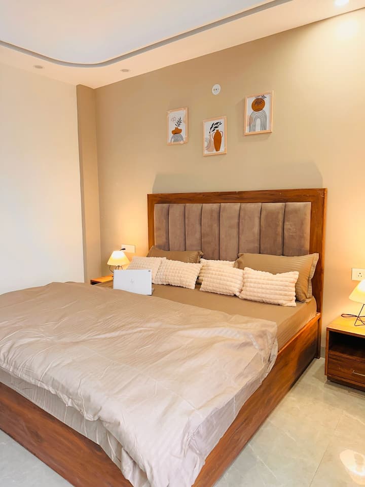 1bhk - 5star Services, Wifi & Early Check-in - Gurugram