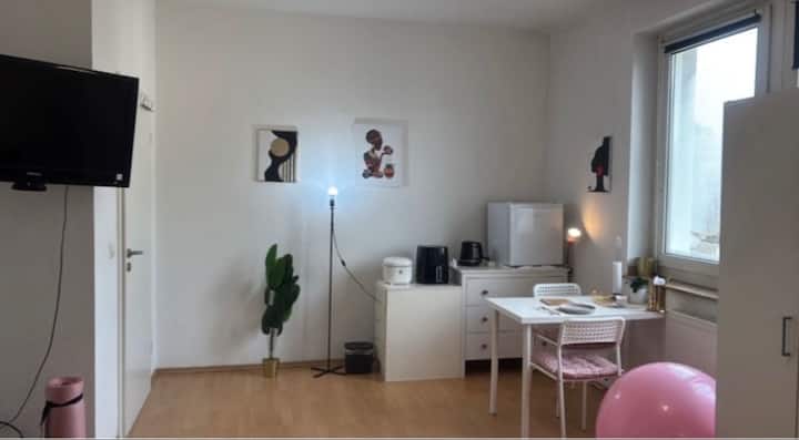 A Share Room, Available For Girls Only - Mönchengladbach