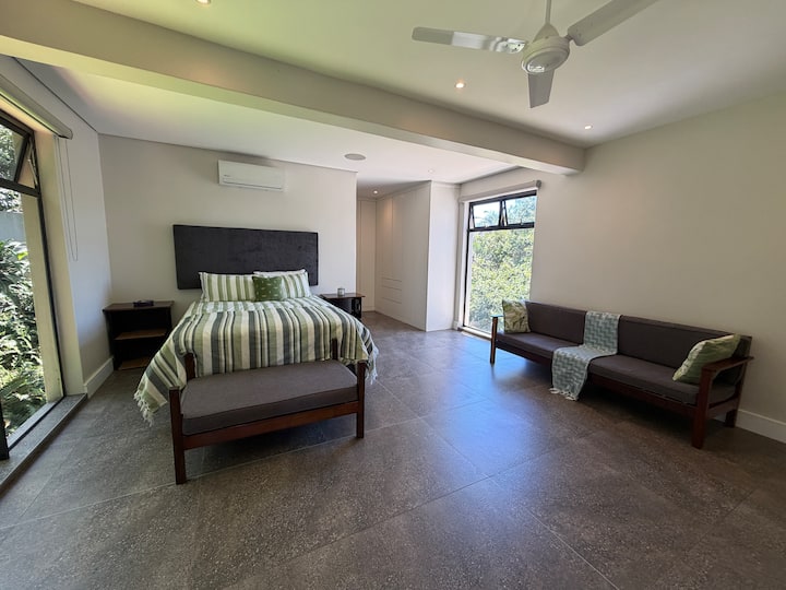 Jellyfish Room - Dolphin Coast