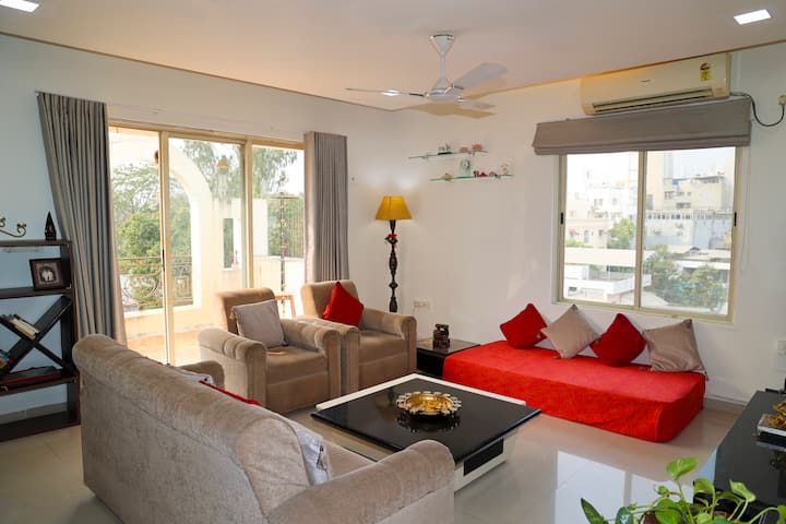 Serene 2bhk In Posh Area+private Expansive Balcony - Vadodara