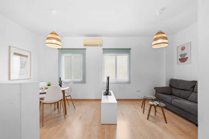 Central & Quiet Malaga Apartment - Málaga