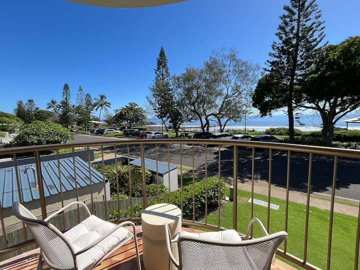 Sunrise On The Esplanade - Oceanfront Apartment - Bargara