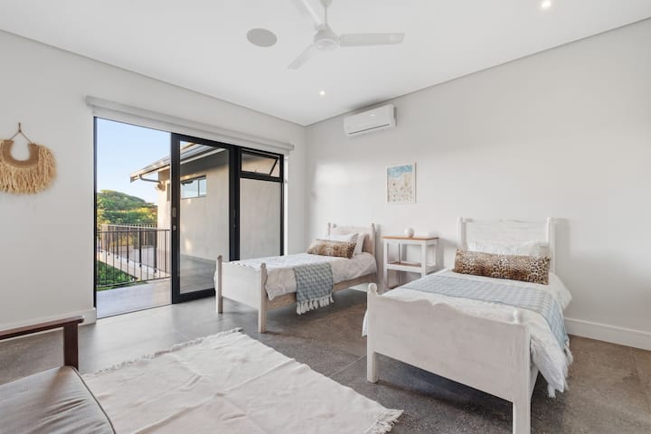 Yellow-tail Room - Dolphin Coast