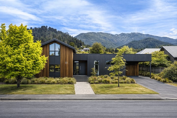 Stunning Central Hanmer Springs Luxury Eco-home - Hanmer Springs