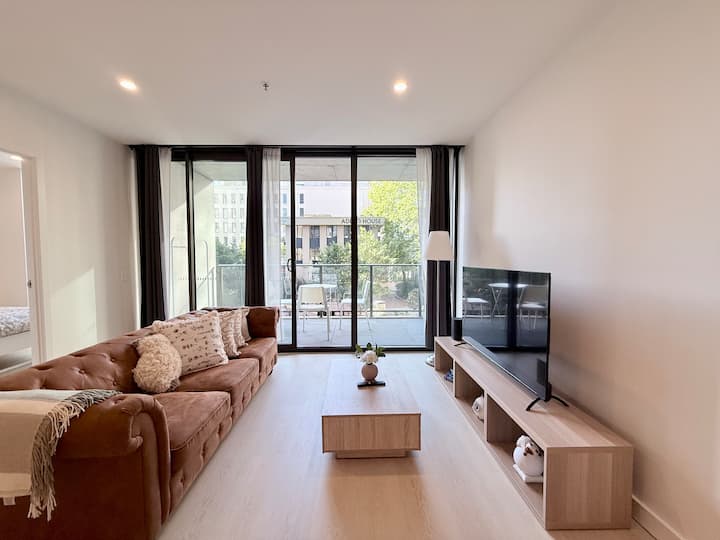 @Capitol Modern 2b1b With Gym & 1 Free Parking - Canberra