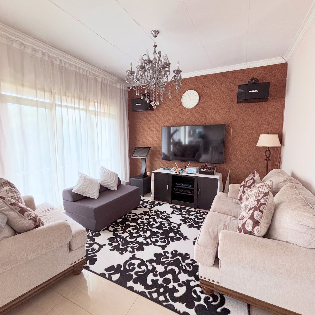 Gyuzel villa - Villas for Rent in Cimenyan, West Java, Indonesia - Airbnb