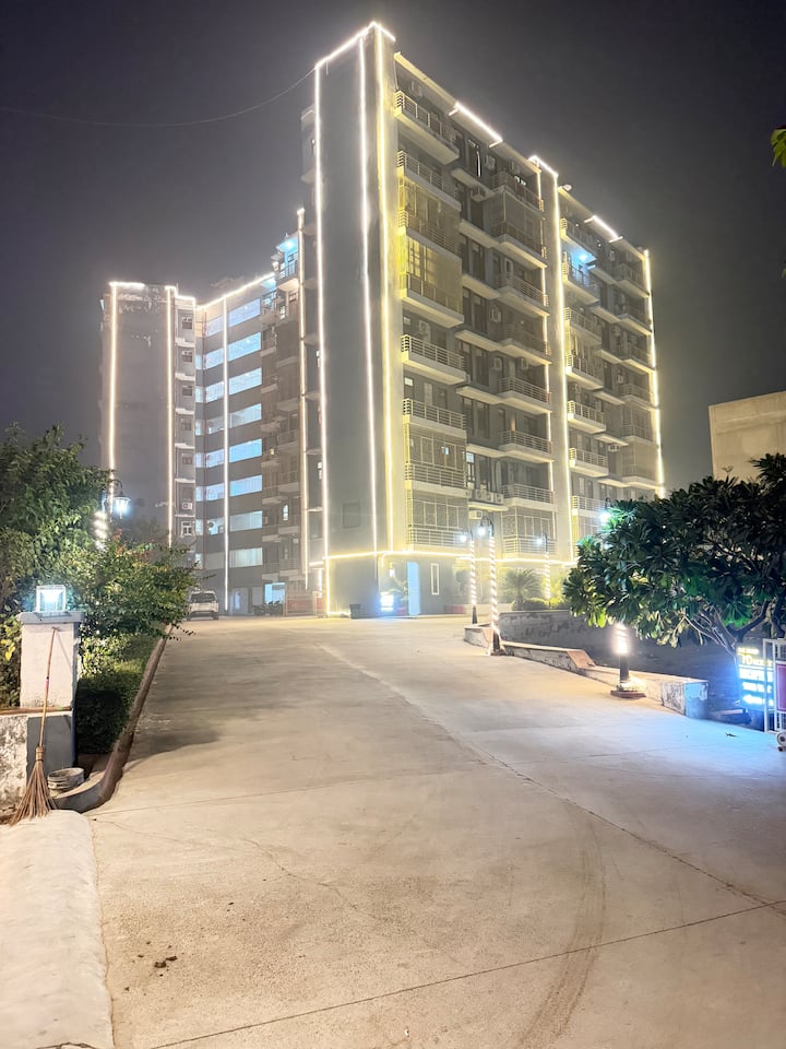 Peaceful Nest | Family-friendly 2bhk Apartment - Vrindavan