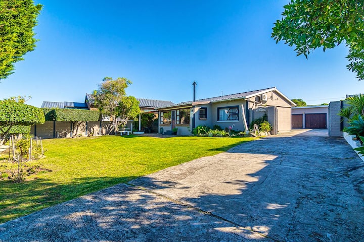 Cosy Pearly Spacious Getaway With Jacuzzi, Braai - Pearly Beach