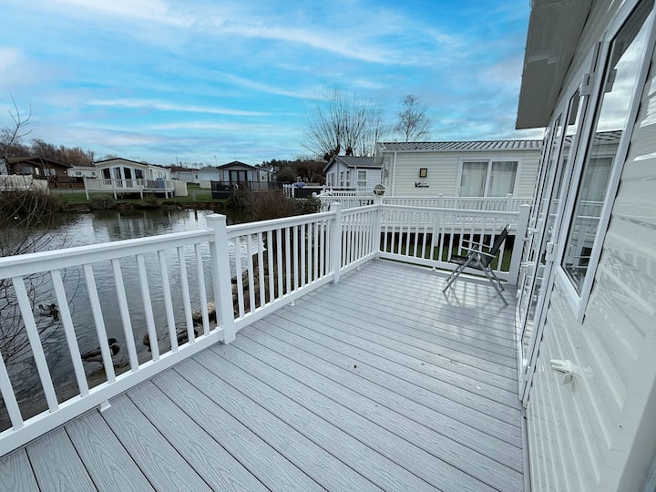 Caravan With Pond Views At Manor Park, Ref 23056k - Hunstanton