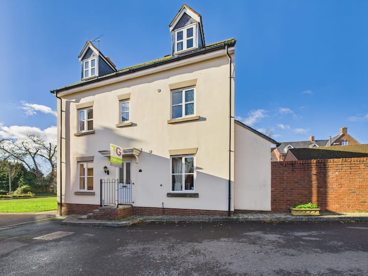 Spacious Canal Side 4 Bedroom Town House - Painswick