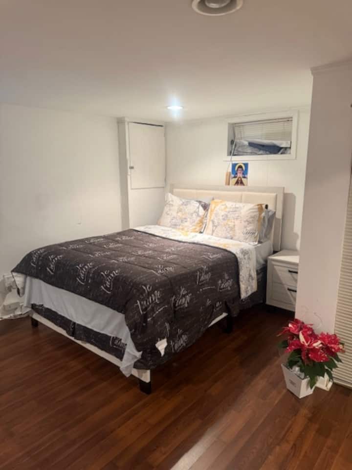 Cozy Lower Level Studio - New York John F. Kennedy Airport (JFK)