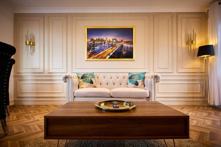 Spacious 5-bed Luxury Home - Leeds