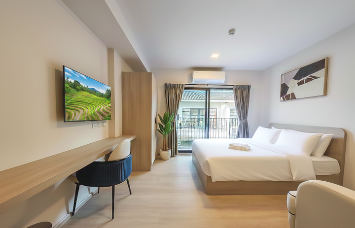 Coastal Haven-sleek Condo Poolgym Market Workspace - Hua Hin