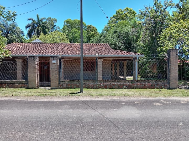 Casa Equipada A Una Cuadra Del Río Tebicuary - Misiones