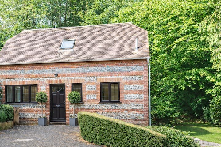 Fontwood Cottage – Woodland Hideaway With Hot Tub - Shaftesbury