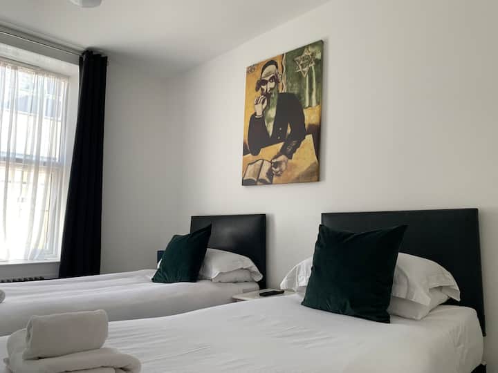 Central Jersey 2 Double Bedroom Apartment - ジャージー島