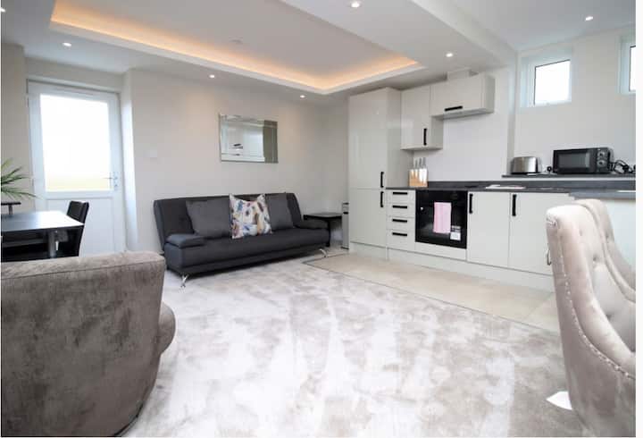 The Rumney Rest 3 - Cardiff Private Parking - Cardiff