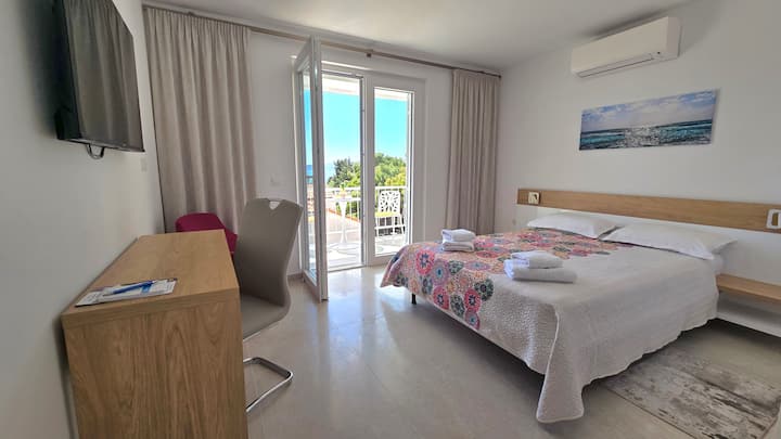 Holiday House In Brela
Ap. 6+2p
Makarska Riviera - Brela