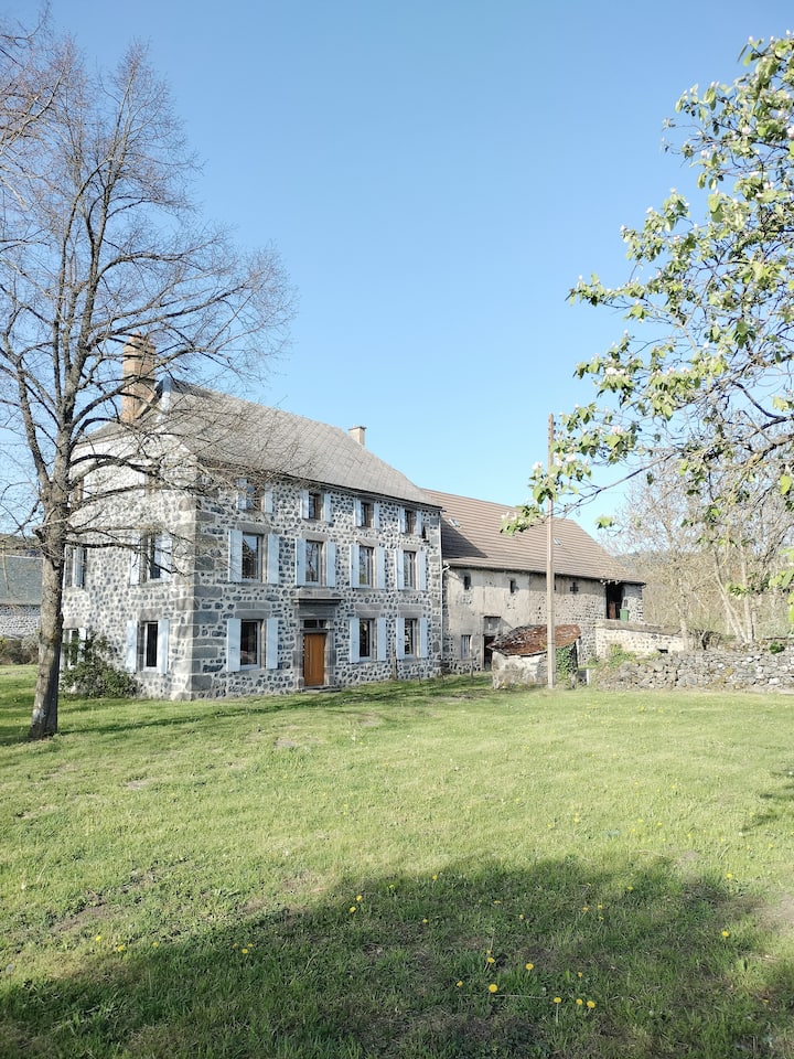 Jolie Maison De Campagne - Cantal - Château du Sailhant