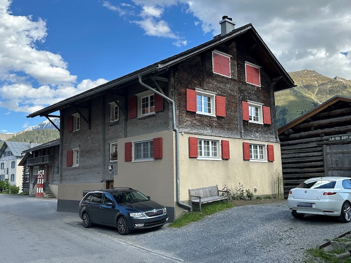 Charmante 5-zimmerwohnung Mit Schöner Aussicht - Vals