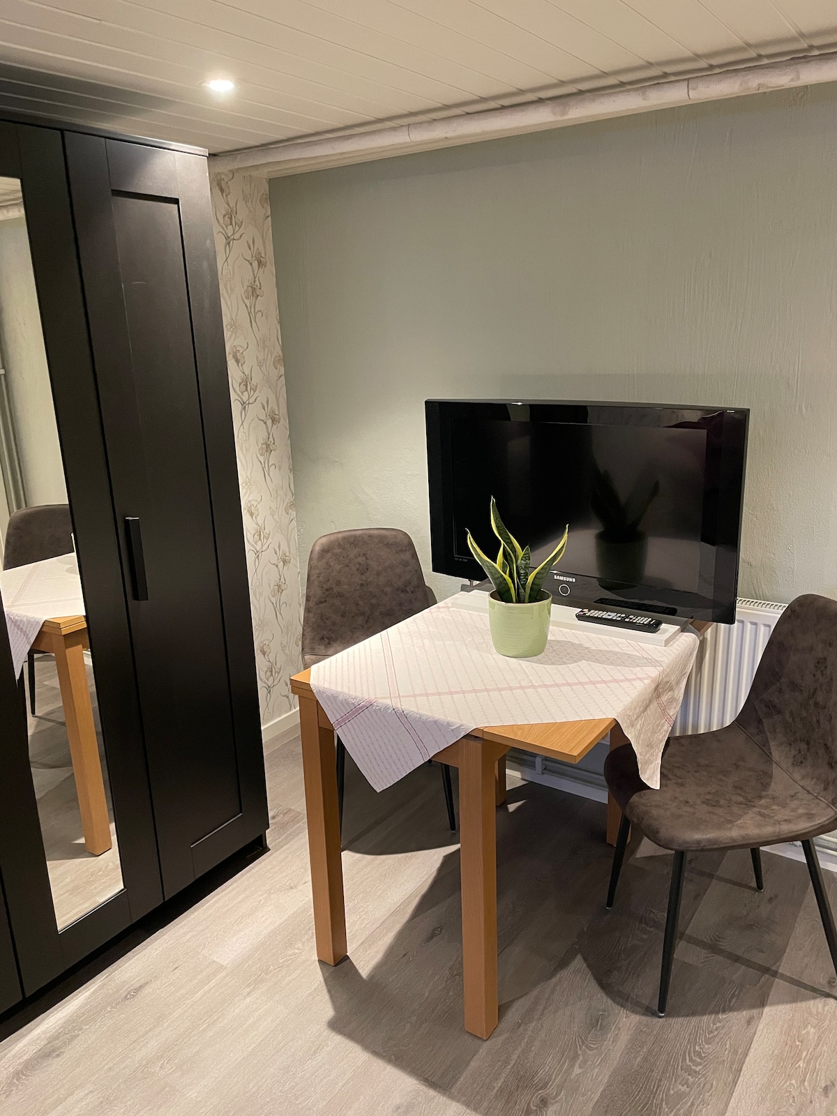 Übernachtungswohnung mit Doppelbett, Küche, WC, Dusche - Wohnungen zur ...