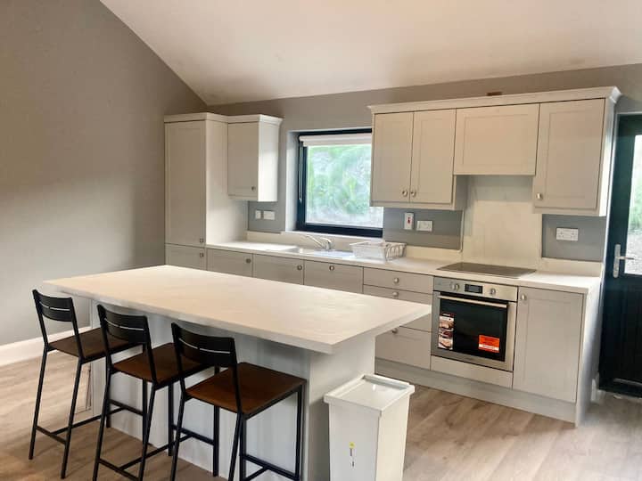 Beautiful 3 Bed House, Sleeps 6 - No. 5 Lyrath - Ashbourne