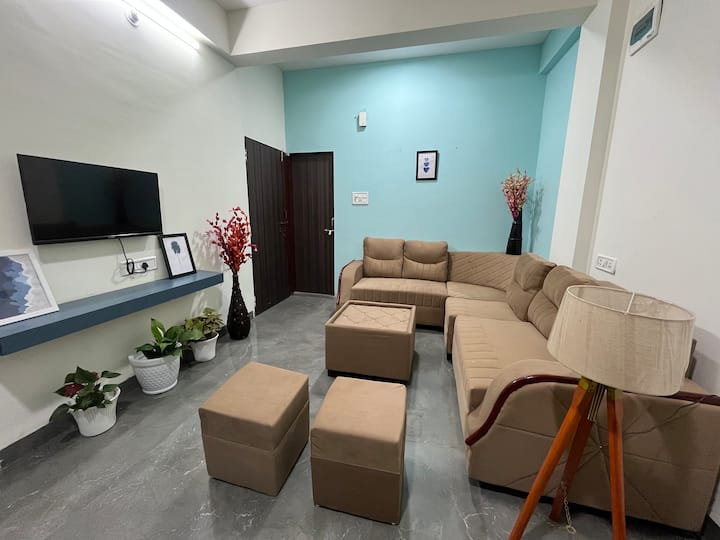 Spacious 2bhk Flat At The Centre Of The City - Indore