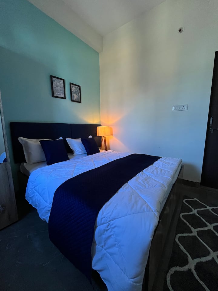 Spacious 2bhk Flat At The Centre Of The City - Indore