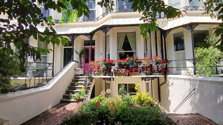 Stunning, Central, Spacious . - Brighton