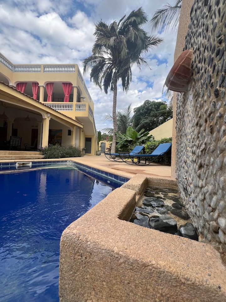 Charmant Studio Pour 2. Avec Piscine Et Cuisine - Senegal