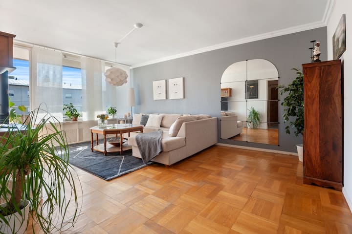 Large 30m Room With Tv And A Desk In Stockholm - Stockholm