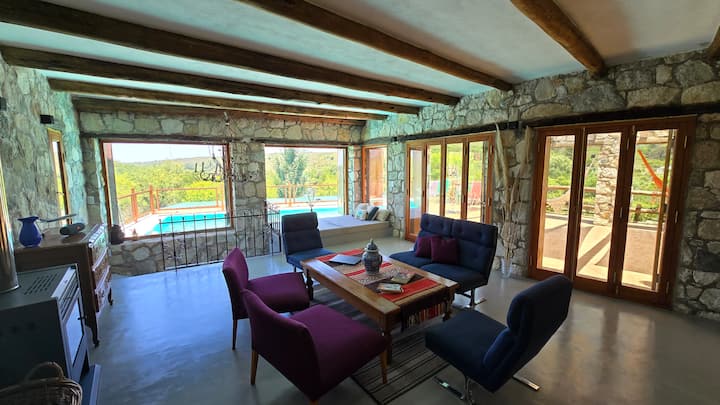 Los Menhires Casa De Piedra De Alquiler Temporario - Cosquín