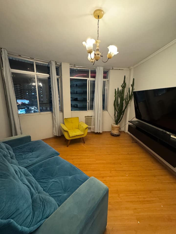 Na Quadra Da Praia E No Coração Da Cidade - Santos, Brasil