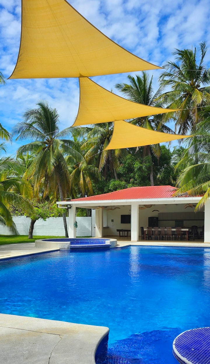 Reyes Beach House - El Salvador