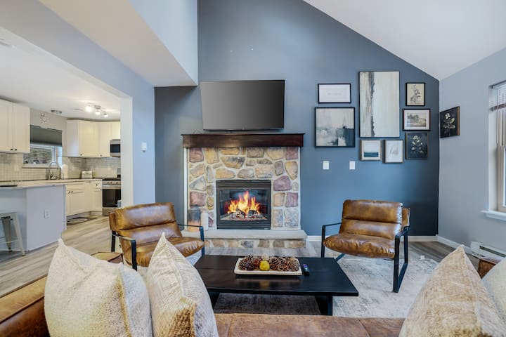 Cabin W Hot Tub & Game Room - Mount Pocono, PA