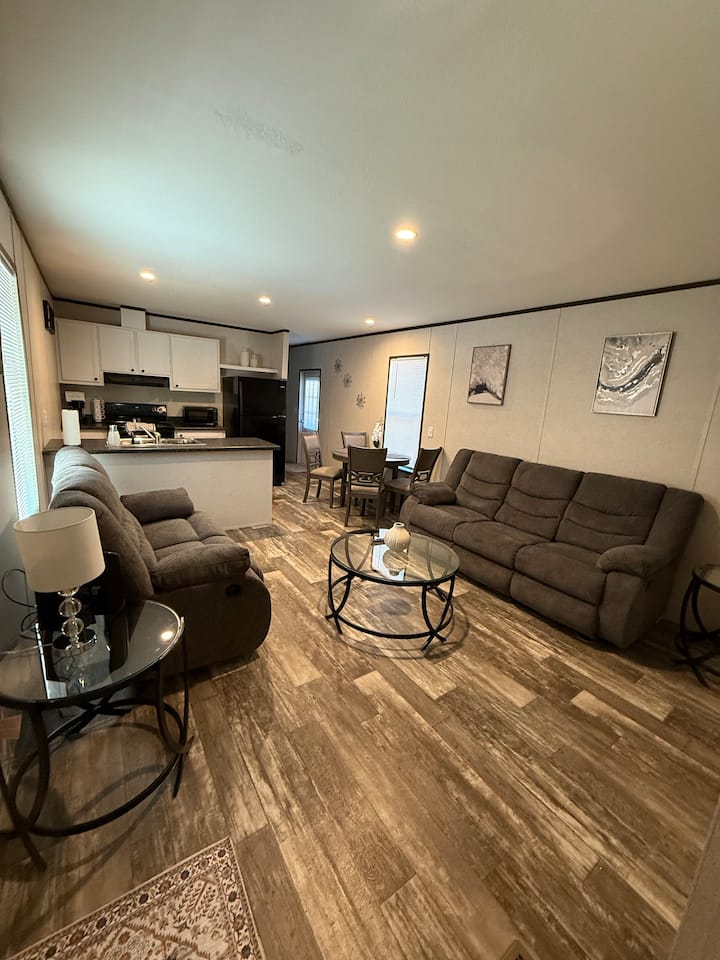 #7 Family Home Just Minuets From Downtown - Sumter, SC